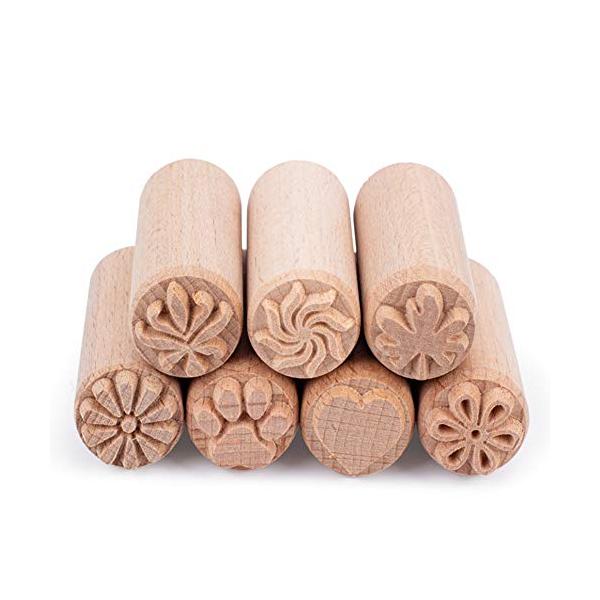 丸型/-/-・Color:丸型・パッケージ内容花柄、ハート柄、葉柄の7枚円型木印。・携帯用粘土スタンプ各サイズは約5cmx 2cm x 2cm 、重さは15g。軽量で持ち運びができ、家族で一緒に工芸品を作るのに最適です。粘土作りを楽しんでく...