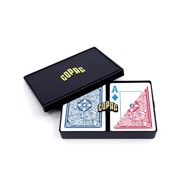 パッケージ個数:1・COPAG 4色 ジャンボインデックス ポーカーサイズ ブルー/レッド・ブラジルの最先端の製造施設で製造された 100% プラスチック PVC・プラスチックの耐久性を備えながら、紙カードの本物の感触を備えています。これら...