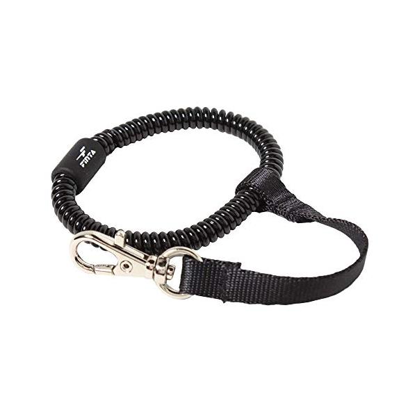 ブラック/F/FT5961・パッケージ個数:1・サッカーを愛する国・ブラジル発のサッカー、フットサルブランド FINTAフィンタがリリースする定番のレフェリー用小物のホイッスルリスト。伸縮性の高いリングを手首に通して、ホイッスルを固定して使...