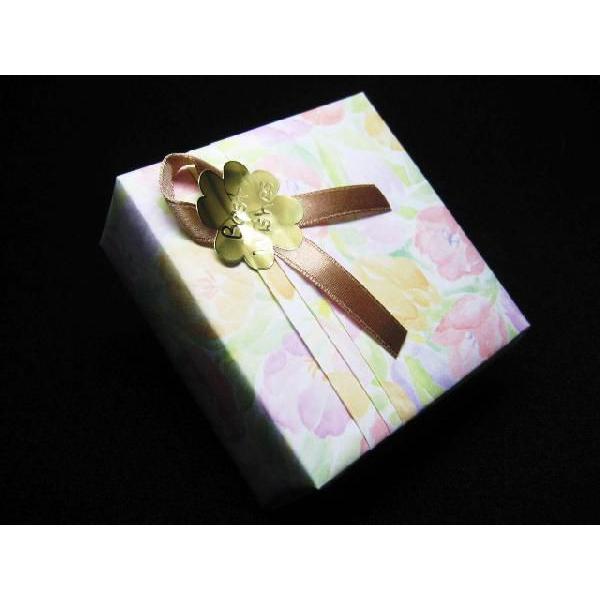 ・箱は贈り物線用なものを使わせていただきます。・ブレスレット　ペンダント　などはプレゼント用の箱で　梱包をいたします。(注)包装紙は写真のものと違う場合がございますのでご了承ください。