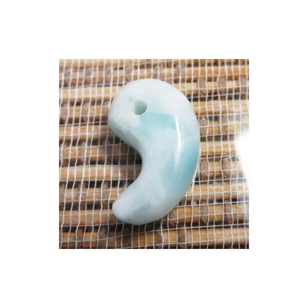 世界三大ヒーリングストーンの１つ愛と平和の象徴・創造性やインスピレーションを高める・ラリマー（ペクトライト）・英名 Larimar.・和名 ソーダ珪灰石（そーだけいかいせき）.・組成 NaCa2(Si3O8OH).・硬度 4.5〜5.0.・...