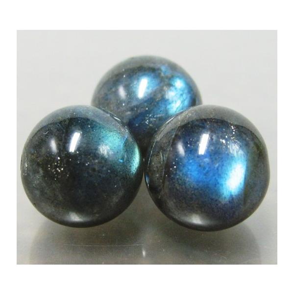 ※ラブラドライト  Labradorite●１粒サイズ・・・約12.0mm●穴サイズ・・・約1.0mm色合い・・・グレー　内傷・・・有り月、太陽を象徴するといわれるラブラドライトは、根気強い実行力を養い、信念を貫けるよう導く力があるとされま...