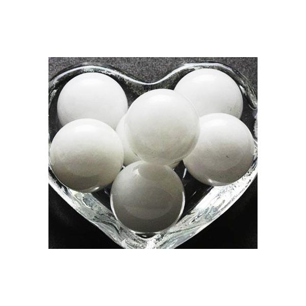 ジェダイト/Jadeite　５月の誕生石　「仁・義・礼・智・信」の５つの徳を備えた石として、持ち主に天の叡智を授け、意識を高め、人徳を与える効果があるといいます。指導的な立場の人が身につけると、多くの人々から敬意を払われ、支持を得ることがで...