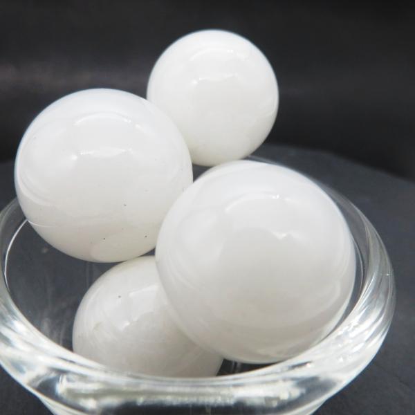 ジェダイト/Jadeite　５月の誕生石　「仁・義・礼・智・信」の５つの徳を備えた石として、持ち主に天の叡智を授け、意識を高め、人徳を与える効果があるといいます。指導的な立場の人が身につけると、多くの人々から敬意を払われ、支持を得ることがで...