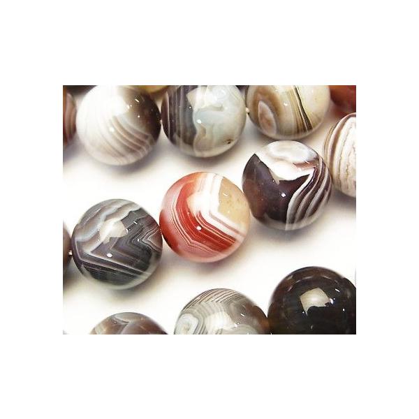 ボツワナ共和国産独特の縞目模様と色合いで人気の天然石です。・ボツワナアゲート・英名　　　Botswana　Agate・硬度　　　6.5〜7　・主な産地　アフリカなど●玉サイズ　12.0mm●穴サイズ　1.0mm　ボツワナアゲートは、心の豊か...
