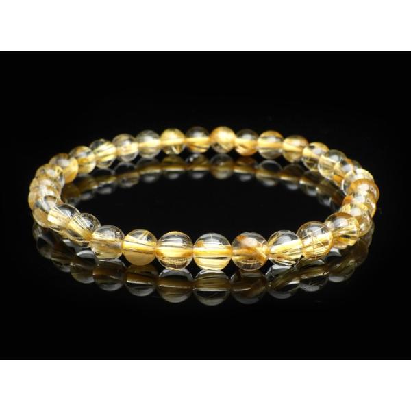 高品質のブラジル産ルチルクォーツ、ラウンドビーズです。 画像を見て頂いても分かる通り、どの粒も鮮やかなゴールドの針がしっかりと入っています。 粒によっては「タイチンルチル」と呼べそうな太い針のものも盛られます。ルチルクォーツ　・英名　　Ru...