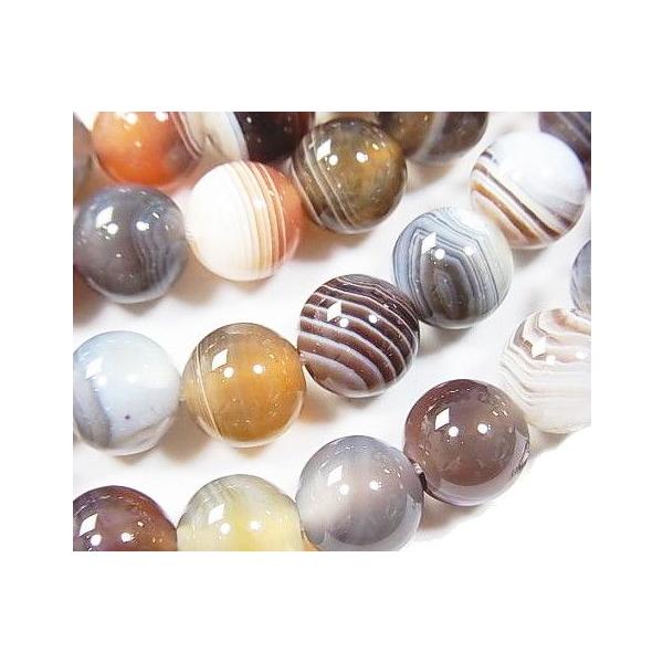 ボツワナ共和国産独特の縞目模様と色合いで人気の天然石です。・ボツワナアゲート・英名　　　Botswana　Agate・硬度　　　6.5〜7　・主な産地　アフリカなど●玉サイズ　10.0mm●穴サイズ　1.0mm　ボツワナアゲートは、心の豊か...