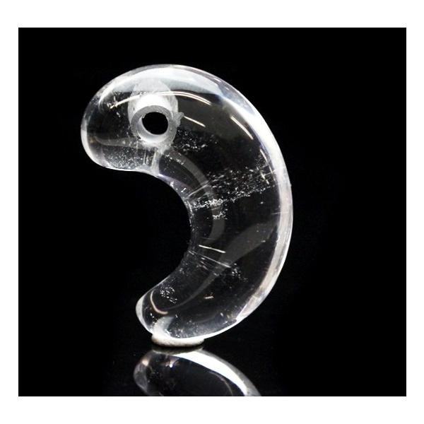 日本最古の歴史書にも登場する三種の神器で有名な勾玉。古事記にはスサノオノミコトがヤマタノオロチを退治した後、”まがたま”を天照大神（あまてらすおおみのかみ）に献上され、これが三種の神器のひとつ”八尺瓊の勾玉”になったことが書かれています。●...