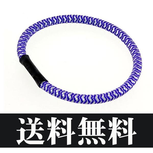 【商品詳細】●状態新品●特徴二つの役割で、安心・安全1.触れて除電【タッチ！】 　本品をドアノブ等の金属部分に接触させると除電(軽減)します。2.光を強力に反射します。　夜間、ヘッドライトに強力に反射して安全に身を守ります。●サイズ長さ：約...