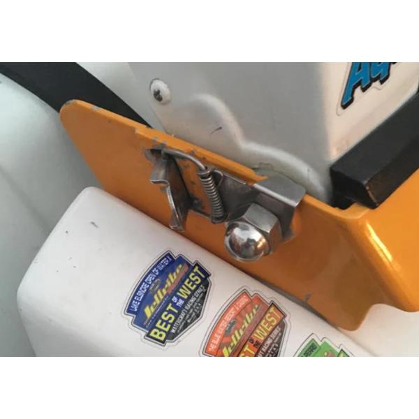 【メーカー】Wax Racing【品番】WAX-K550-004【商品名】ハンドルポールロック【適応機種】カワサキ 440/550/550SX純正では、フードバンドの先端をハンドルポールのロックに使用しますが、こちらのロックを使用すれば、ポ...