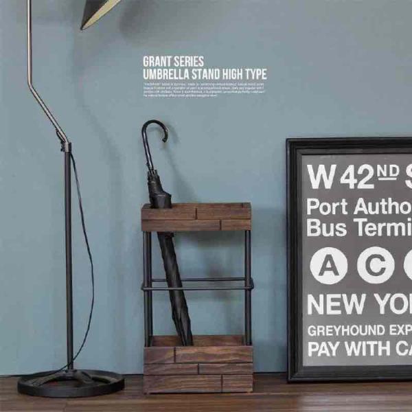 商品について：職人の手作業によるエイジング加工で天然木(パイン)をブロック状の模様を刻み、オイルステインで長年使い込まれたようなエイジング加工を施したヴィンテージ感のあるデザインのGRANTシリーズの傘立てハイタイプ。オープンフレームで傘も...