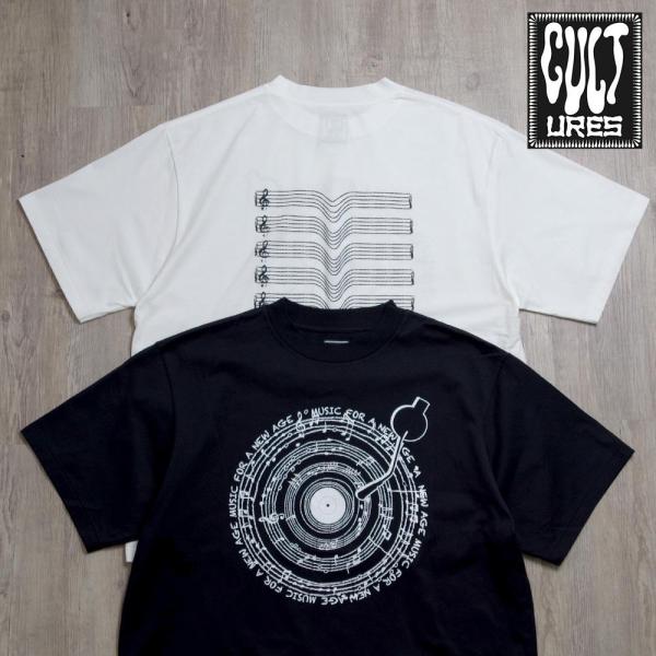 音楽好きには刺さるデザインではないでしょうか。何とも言えないメッセージ性やデザイン性の高さも感じられるカルチャーズらしい1枚。オススメです！ 　　　L　 　XL　 　身幅 61cm 63cm 着丈 67cm 69cm 肩幅 52cm 54c...