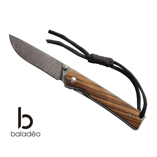 ダマスカススタイルの模様がブレードに入った折り畳み式ナイフ。ステンレススチールのブレードと木製のハンドルを採用しています。片手で開閉可能なライナーロックシステム。黒紐付き。【ウェイト】85g【サイズ】収納時/103mm×23mm×12mm【...