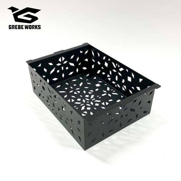 IGTテーブルに収納力をプラスできるBOXBOX内にカトラリー類や調理関係のギアなど様々なものを収納できます。更にLEDライトを仕込むと綺麗な光の絨毯が浮かび上がります。1ユニットの中にハーフユニットが２個スタッキング可能。【製品情報】・材...