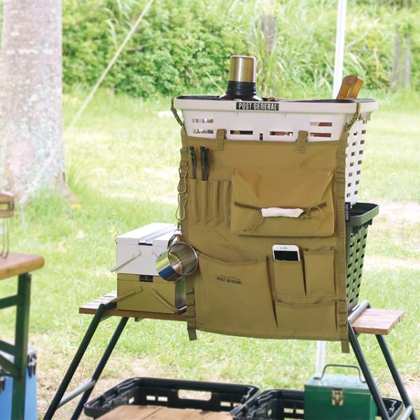 ウォールポケットをリビングやデスク回りの壁で使うだけでなく、車のシートの背面収納、キャンプシーンでも使える、マルチユースなサイズ感で作りました。iPadやiPhone、メガネやリモコンなどガジェット類をまとめるオーガナイザーです。【サイズ】...