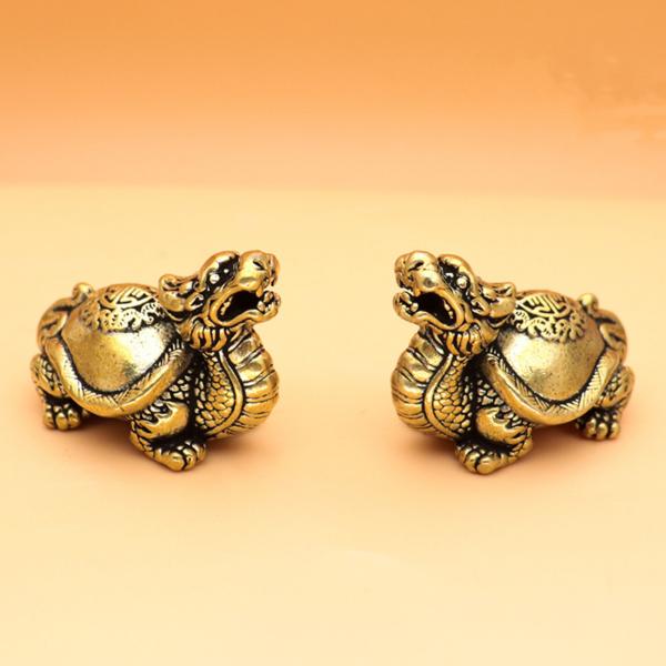 龍亀は神話の中の吉獣の一種で、龍の頭と亀の体をもつ瑞獣です、龍の強い霊力と亀の保護力を持っているとされています。龍亀には健康長寿の寓意がある,亀の寿命は極めて長く、竜は神獣であり、龍亀は両者の結合であり、自然に長寿平安の寓意がある。龍亀置き...