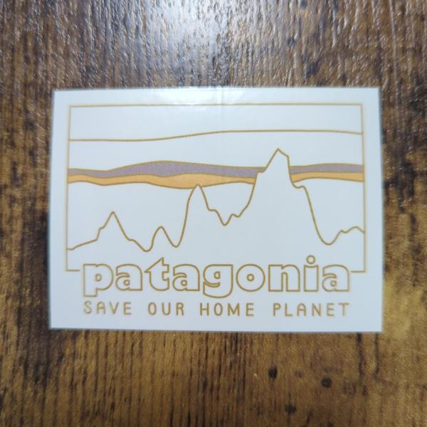 【pa-114】patagonia パタゴニア ステッカー sticker 73 Skyline■カラーホワイト系■サイズ縦4.7cm×横6.4cm※稀に折れ、印刷ミス、粘着汚れがある場合があります。