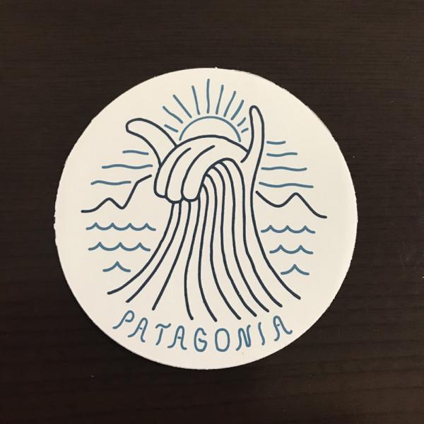 【pa-28】patagonia パタゴニア ステッカー Shaka Wave■状態新品■カラーホワイト■サイズ縦7.7cm×横7.7cm※稀に折れ、印刷ミス、粘着汚れがある場合があります。