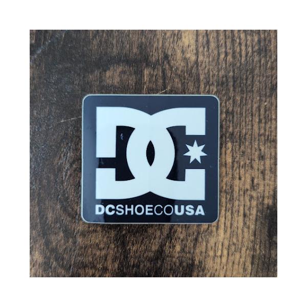 【ST-1038】DC Shoe Co. Skateboard ディーシー スケートボード ステッカー sticker■カラーネイビー×ホワイト■サイズ縦4.8cm×横5cm※稀に折れ、印刷ミス、粘着汚れがある場合があります。