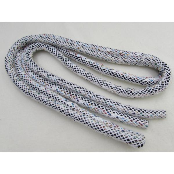 バック作りの必需品オリジナルの持ち手が作りたい！バッグと同じ生地の持ち手をつくりたい！そんな時に便利な持ち手の芯になる素材です。使いやすい2mカットなので　ハンドバッグからショルダーまで幅広くご使用いただけます。直径　８mm長さ　２ｍ