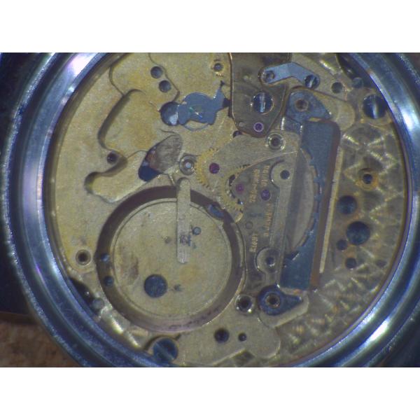 【発売日：2024年07月05日】時計は長い年月の間にオイルの劣化、部品の摩耗、ダストの混入など不調の原因になります。専門知識のある店舗にて定期的な電池交換を行なう事で、機械のダメージを最小限に抑える事が出来ます。