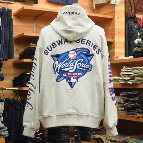 ・ヤンキースとメッツのデザインが魅力的なMLBコラボレーションプルオーバーパーカー・2000年ワールドシリーズデザインにサブウェイシリーズのグラフィックをあしらった至極の1枚・刺繍で立体的なデザインワーク・ベーシックな程よくゆとりのあるサイ...