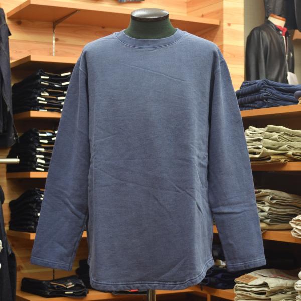 柔らかい手触りの裏起毛スウェットで裾はラウンドカットラフでルーズな見た目ながら、保温性が高く着心地もとてもソフトです。(※ 製品染め商品です。染め上がりの色の濃淡・多少のゆがみ・擦れ・縫い目部分のしわ・編み地の筋やムラ・袖や身頃の脇などに浮...