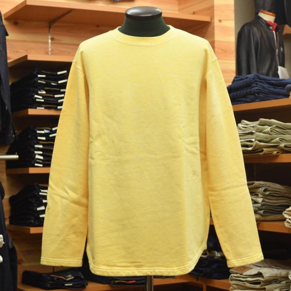 柔らかい手触りの裏起毛スウェットで裾はラウンドカットラフでルーズな見た目ながら、保温性が高く着心地もとてもソフトです。(※ 製品染め商品です。染め上がりの色の濃淡・多少のゆがみ・擦れ・縫い目部分のしわ・編み地の筋やムラ・袖や身頃の脇などに浮...