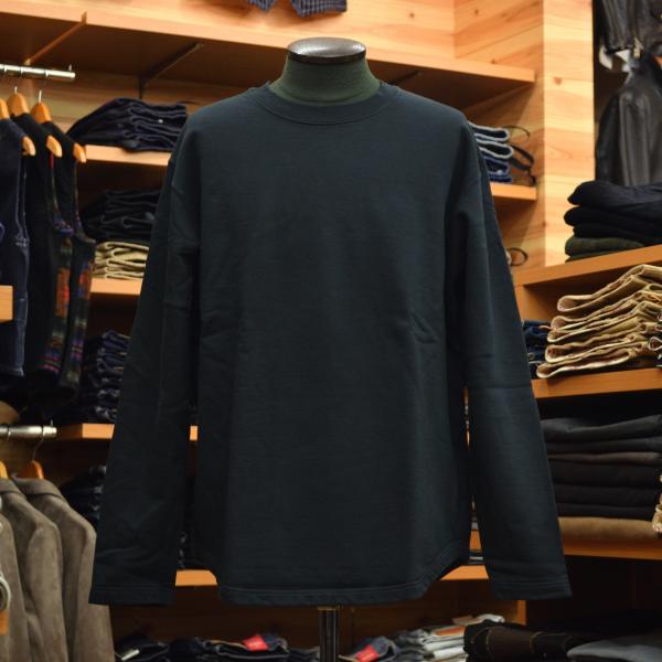 柔らかい手触りの裏起毛スウェットで裾はラウンドカットラフでルーズな見た目ながら、保温性が高く着心地もとてもソフトです。生産国：日本発売(入荷)：2022年〜【素材】綿 100%【サイズ (cm)】M 着丈:70 肩幅:44 身幅:54.5 ...