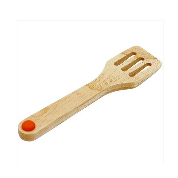 おままごとあそびにつかう「フライ返し」のおもちゃです。こどもたちの遊びやすいちょうどいい大きさの木製キッチンツール。※セット内容：フライ返し×１個です。※与える目安：3歳前後※サイズW175×D45×H15（簡易パッケージ）重量：20g（パ...