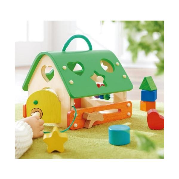 鍵あそび、そろばんが楽しめるおうち型、型はめボックスです。 形の違うブロックが6個あり、同じ形の穴を探して型はめ遊びが楽しめます。 型はめしたブロックはドアから取り出せます。 鍵を回してドアを開けたり、犬やボールで遊んだり、おうちあそびごっ...