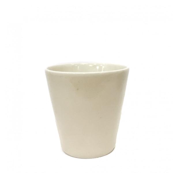 　Harri Koskinen 氏はフィンランドの世界的に評価の高いデザイナーで代表作にBlock Lampなどがありますが、この度岩手県の企業と組んで岩手の職人さんとのデザインコラボで商品開発を行いました。　ボトルとカップ一つずつのセット...