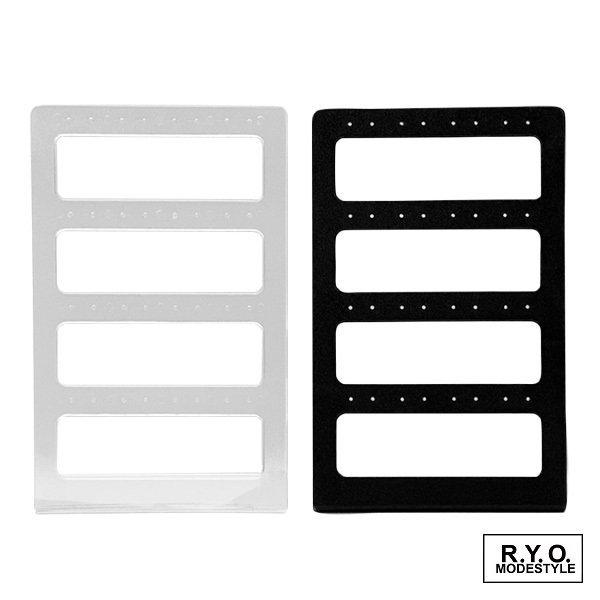 《素材》◇プラスチック《サイズ》◇外寸　サイズ　W 102mm D 46mm H 163mm《カラー》◇黒　半透明フープ・フック・キャッチのピアスにお使い頂けるプラスチックスタンドです。1列に4ペアピアスがディスプレイできます。小さめのフー...