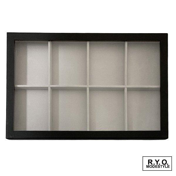 《素材》◇紙・塩ビ・レーヨン 《サイズ》◇外寸　サイズW 190mm D 267mm H 20mm　《カラー》◇箱　黒　台紙 グレー中の台紙のマス目は8マスあります。フタが付いていますので、保管の際、埃から商品を守ってくれます。フタは透明タ...