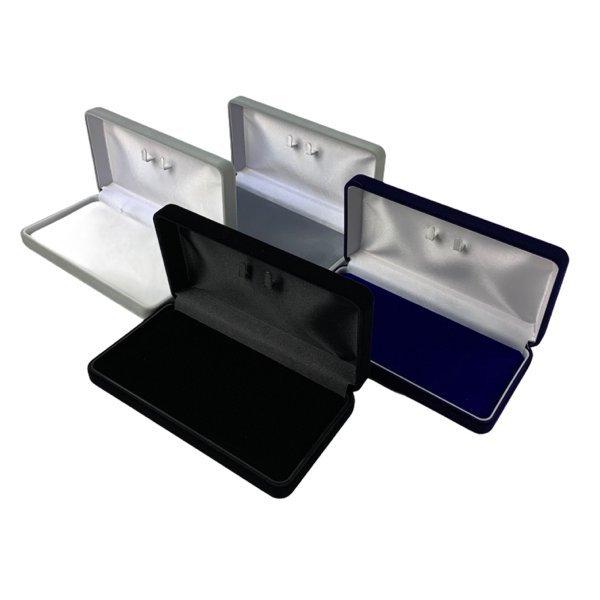 ◇素材　フロッキー(ポリエステル100％)　プラスチック　紙　サテン布　◇《カラー》　黒ケース/黒台紙　グレーケース/グレー台紙　グレーケース/白台紙　紺ケース/紺台紙◇サイズW180xD96xH35ｍｍ　　ケースの外側はフロッキー加工され...