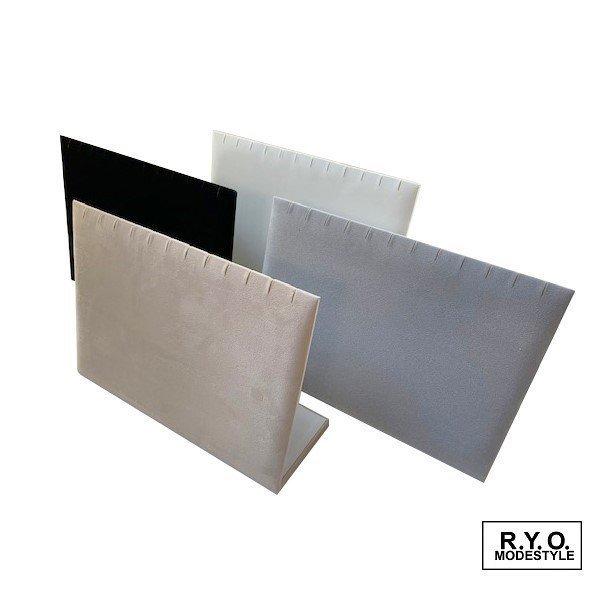 サイズ:W353×D125×H257ｍｍ素材：布　紙　MDF カラー:黒・白・グレー・ベージュ横長のおしゃれなネックレススタンドです。切り込みにネックレスを挟んで飾ります。切り込みは全部で12か所あり、2か所を使って掛けるときれいに飾る事が...