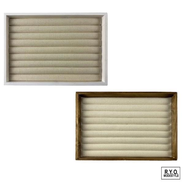 木製リング用トレイです。　リング列は8列ありたっぷりとリングを収納できます。コットン生地と木製枠の相性がとてもよく、売り場や商品をさわやかに、やさしい印象で演出致します。美容室や床屋、ネイルサロン、エステサロンなどのお店でお客様からネックレ...