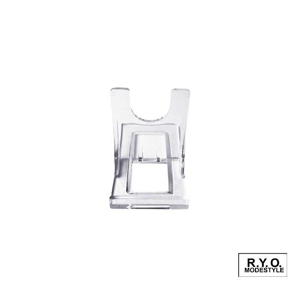 《素材》◇プラスチック　◇サイズ W40mm×D67mm×H50mm スライドの幅　7〜40mm　（前方支えから背もたれまでの長さ）《カラー》クリアスライド式の石立てです。　石を置く部分が移動しますので大きさに合わせて石を固定して飾れます。...