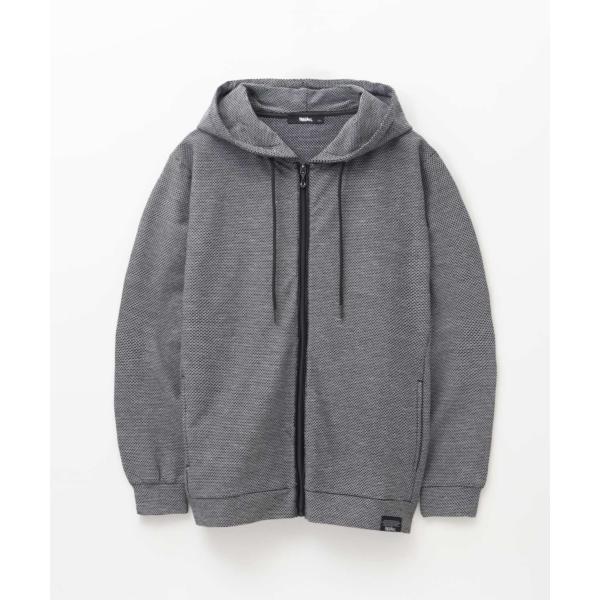 「MOSSIMO」から、柔らかな風合いのハニカム柄のジップアップパーカーが登場です。カラーは、Lグレー・ブラックの2色展開です。■デザインシンプルながらもハニカム柄が特徴的なデザイン。■ポイントハニカム構造により接地面が少なく蒸れにくい。春...