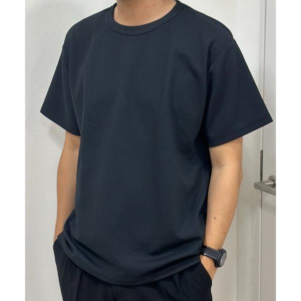 サラリとした肌触りの鹿の子生地を使用した半袖Tシャツ。カラーは、オフホワイト・チャコール・グリーン・グレージュの4色展開です。抗菌防臭加工と速乾性能をプラスしたアイテムは、汗をかいても快適な着心地が続きます。また、部屋干しをしても嫌な匂いが...