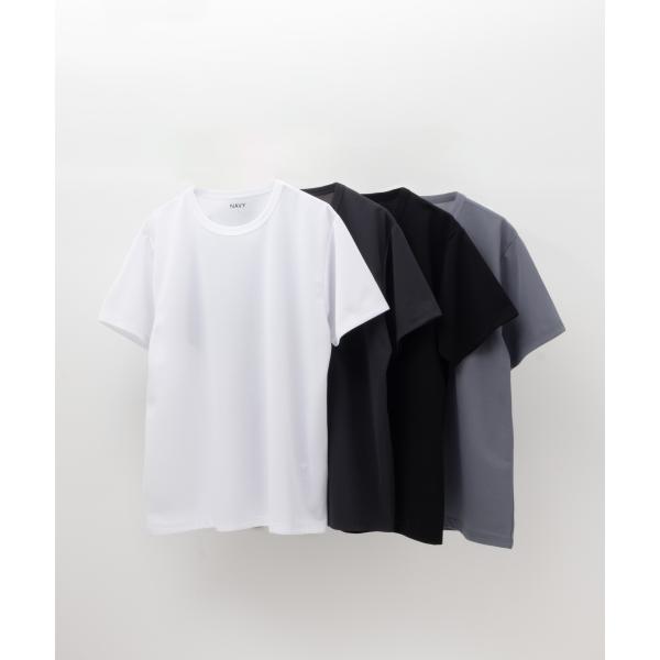 速乾性能・抗菌防臭加工を備えた半袖Tシャツです。汗をかいてもべたつかず、抗菌防臭なので臭い菌の増殖も防げます。高見えするジョーゼット生地を使用。カラーは、オフホワイト・チャコール・ブラック・ブルーグレーの4色展開です。レギュラーフィットで一...