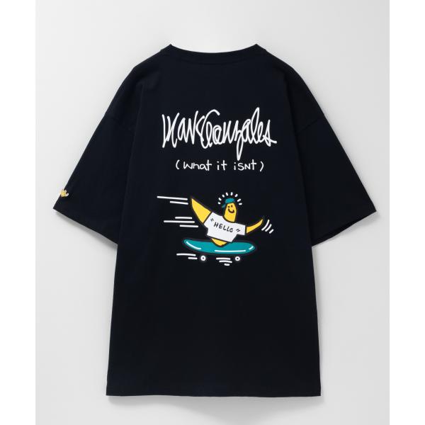 綿100％素材の程良いルーズシルエットTシャツ。カラーは、ホワイト・ブラックの2色展開です。■デザインややゆったりとしたルーズなシルエットのリラックスフィットサイズです。ストリートファッションでスケートボードを楽しむエンジェルがかわいい一枚...