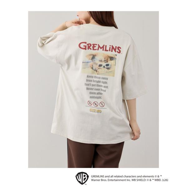 「GREMLINS」のプリント半袖Tシャツです。カラーは、オフホワイトです。■デザインバックに印象的なグラフィックをあしらった存在感のあるデザイン。古着調のボディカラーとプリントが、レトロな雰囲気を演出します。■ポイント綿100％のOE天竺...