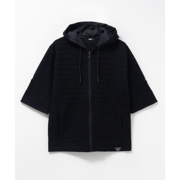 「MOSSIMO」から、6分袖のジップアップパーカーが登場です。カラーは、ライトグレー・ブラックの2色展開です。■デザイン凹凸感のあるタックボーダー生地を採用。6分袖のロールアップにより半袖にカスタマイズか可能。■ポイント袖とフードの内側は...