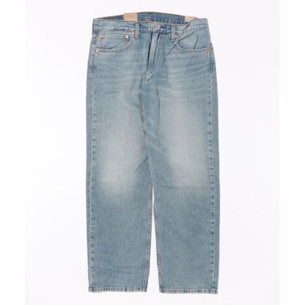 150年以上の歴史を持つジーンズブランド「Levi's(R)」から、リラックスストレートジーンズの登場です。カラーは、ライトブルーです。■デザイン【90年代のストリートシーンを象徴する555】ヒップ部分がゆったりとした「アンチフィット」なス...
