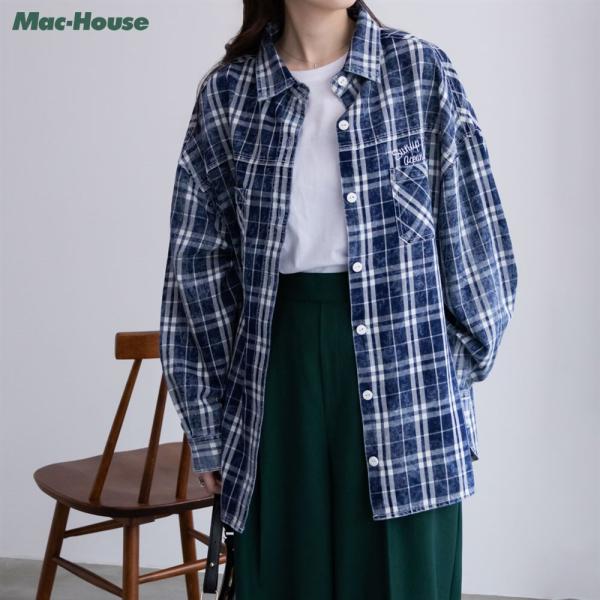 ゆったりとしたビッグシルエットのインディゴチェックシャツ。大きめのチェック柄に、両サイドの胸ポケット、切替ラインなどこだわりのデザインです。デニム生地に入れた白のステッチとロゴ刺繍で爽やかさをプラス。カラーは、ネイビーです。インディゴ製品の...