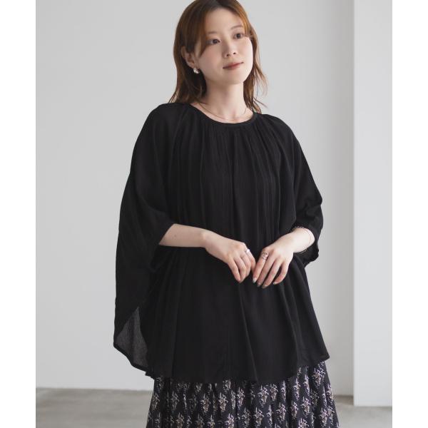 ゆったりのリラックデザインの5分袖ドルマンスリーブプルオーバー。カラーは、ブラック・グリーン・ブラウンの3色展開です。■デザイン柔らかく、清涼感があるレーヨンクレープは、通気性も良くインドならではの風合い。ギャザーの生み出すドレープ感が体型...