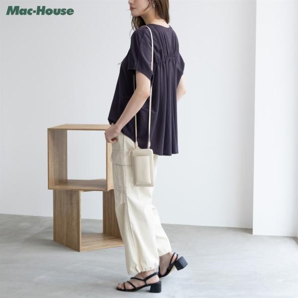 シャリ感のあるサラリとしたレーヨン×ナイロン生地を使用した半袖Tシャツ。肌に触れた部分がひんやりと感じられる接触冷感に加え、繊維に付着した細菌の増殖を抑制する制菌加工を施した暑い夏場を快適に過ごしていただけるアイテムです。カラーは、ホワイト...