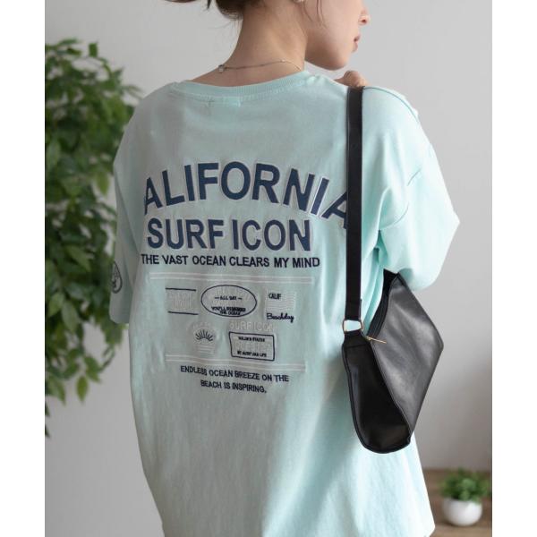 ビッグシルエットの半袖Tシャツ。カラーは、ダークグレー・ライトピンク・ライトグリーンの3色展開です。■デザインデニム貼り付けが目を惹く大きめロゴに、袖のワンポイント刺繍がアクセントになったデザイン。デイリーからちょっとしたお出かけまで幅広く...