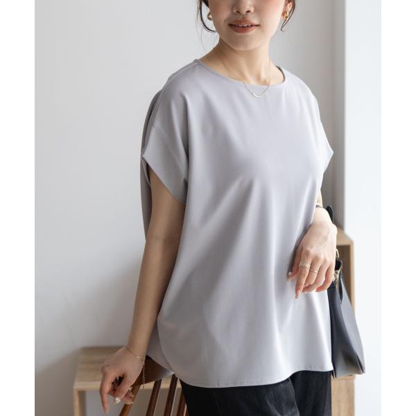 上品なフレンチスリーブのプルオーバー。カラーは、ホワイト・グレー・ブラックの3色展開です。■デザインネック周りは程よくデコルテが見えるボートネック。袖口はショルダータックで立体的に仕上げた袖口がポイントです。■ポイント袖口のタックが入る事に...